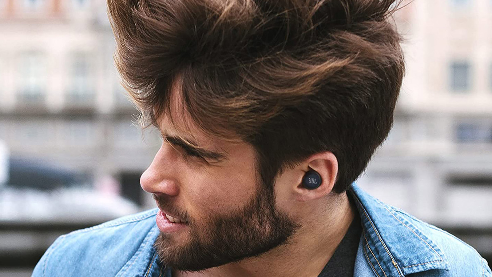 Hear clearly with this JBL noise-canceling earbuds deal