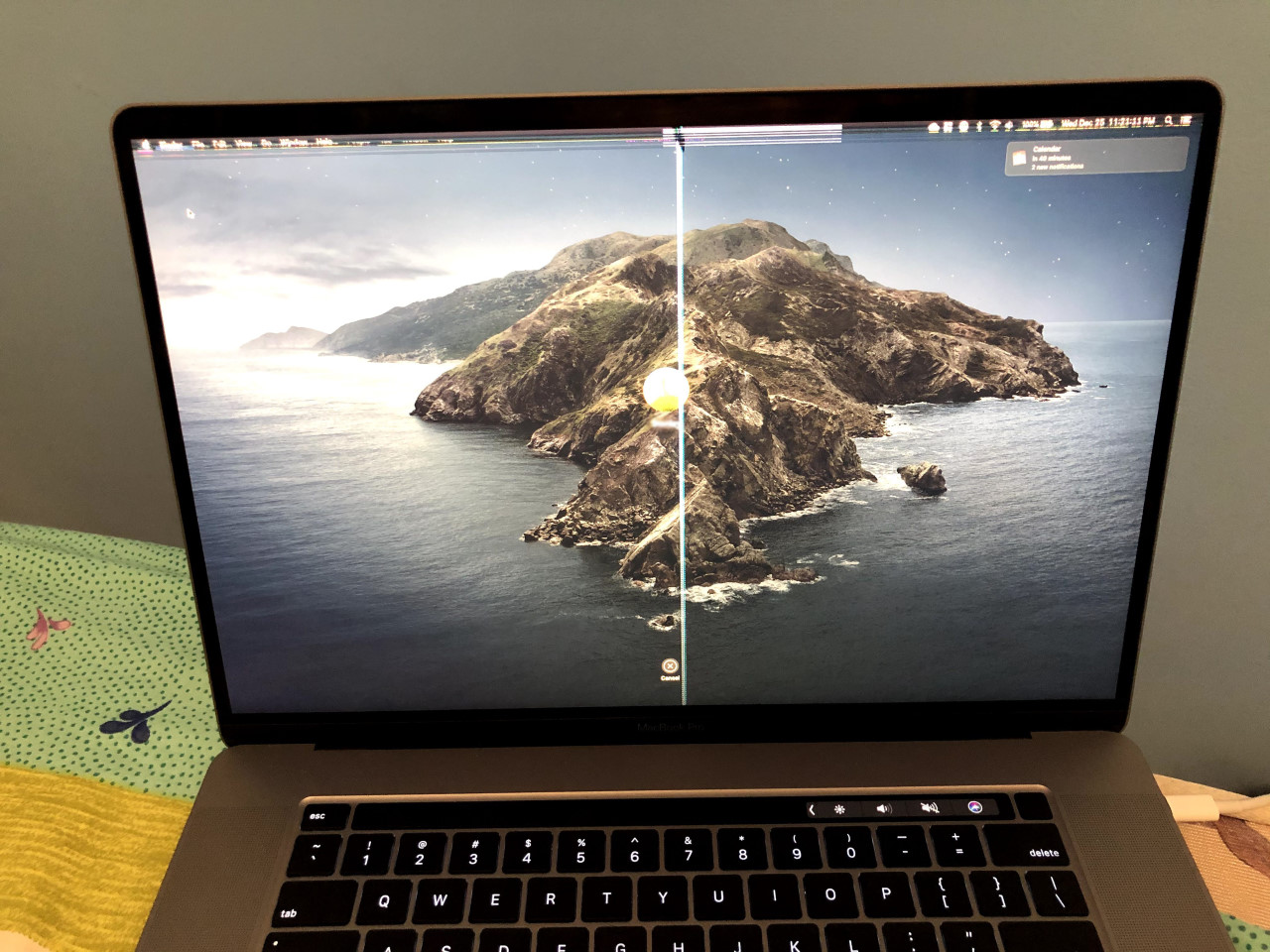 Apple: Closing MacBooks with camera covers leads to display damage